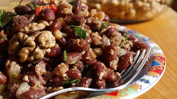 Lobio dari kacang-kacang, resep langkah demi langkah dengan foto