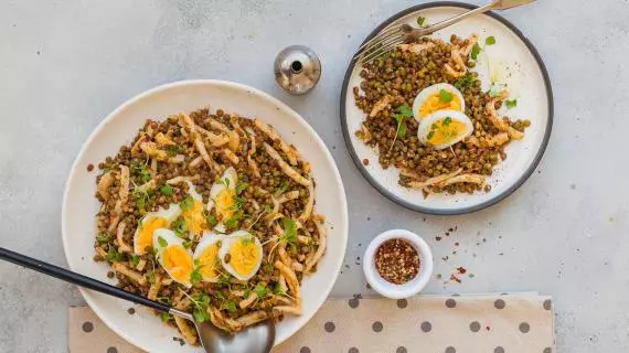 Lentil zaub xam lav nrog squid, step-by-step daim ntawv qhia nrog cov duab