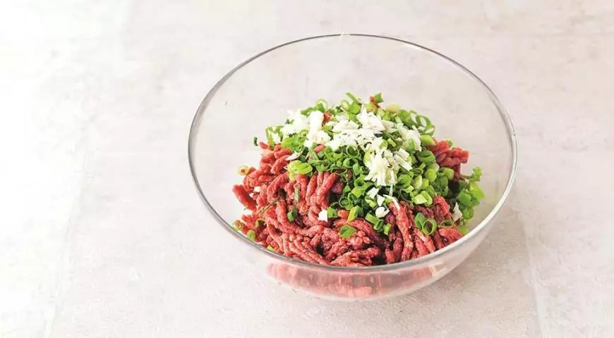 Stock Foto Matlagning Recept: Zrazy från kalvkött med selleri, steg nummer 2