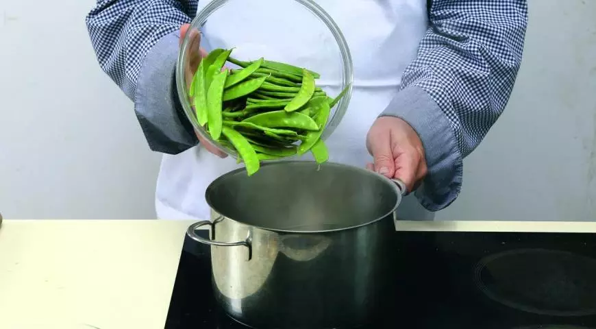 Foto persiapan resep: salad kacang buncis, fettes lan mint, nomer nomer 1