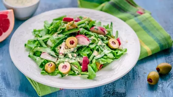 Salad sareng olosip Spanyol, léngkah-léngkah-léngkah sareng poto