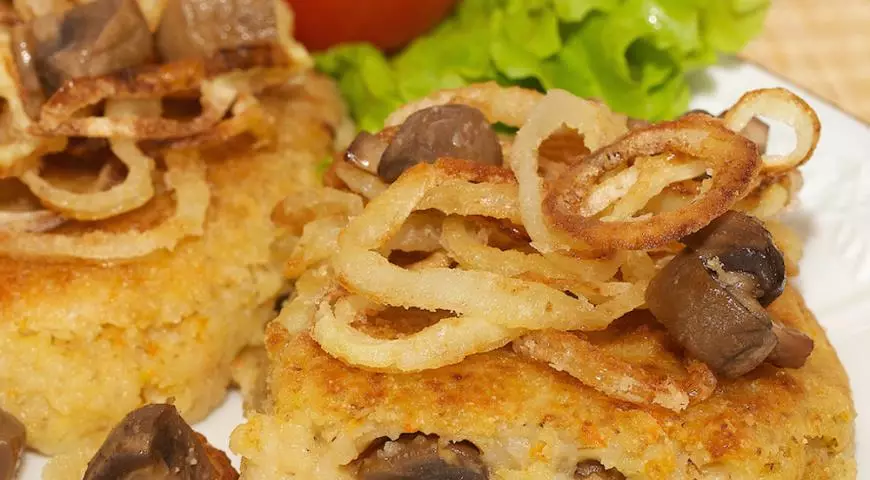 Cheering zrazy with mushrooms and onion chips, step-by-step recipe with photo