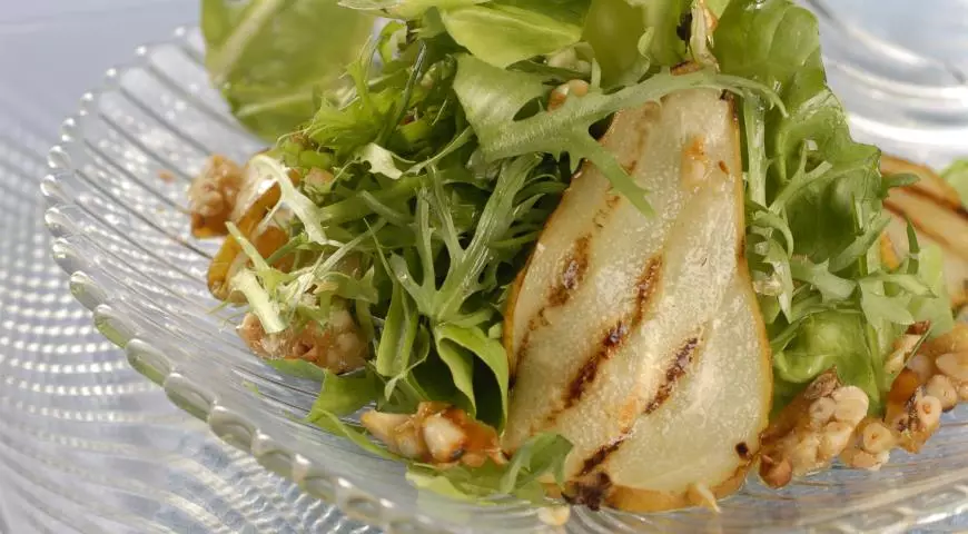 Green Grill Pear Salad