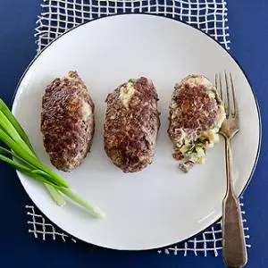 Zrazy avec de la pomme de terre remplissante dans une cuisson lente, recette pas à pas avec des photos