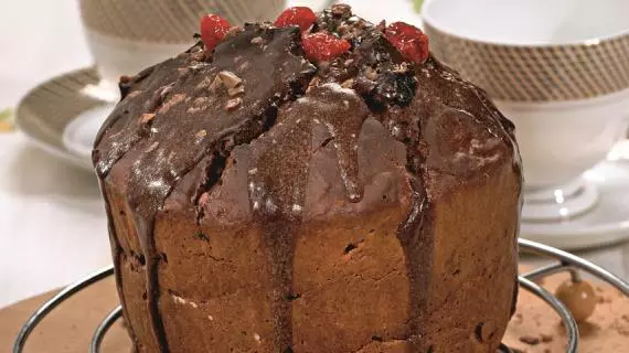 Bolo de coalhada com cobertura de chocolate, receita passo a passo com fotos