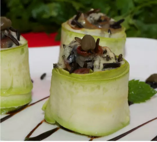 Rizs szalonnában és zucchka, lépésenkénti recept a fotókkal