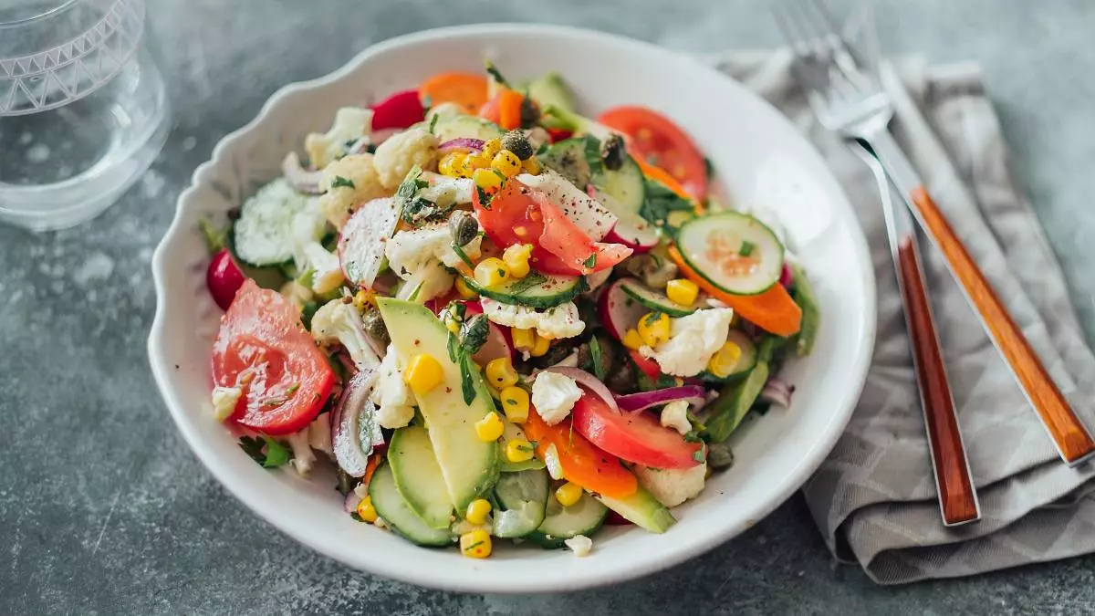 Saladê sûkê bi zucchini, pêngava gav-gav bi wêneyan