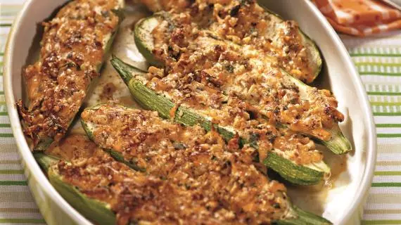 Zucchini di sosê nut-mîtan de, pêngava pêngava-gav bi wêneyan