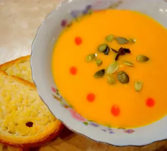 Sopa de calabaza con manzana y naranja.