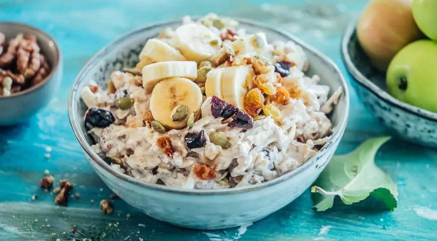 Geguritan muesli karo apel, pisang lan wiji