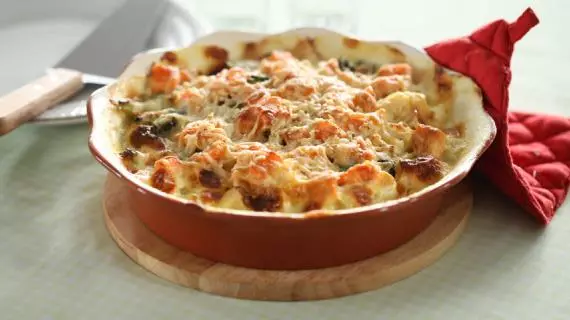 Casserole af laxi, blómkál og spergilkál, skref fyrir skref uppskrift með myndum