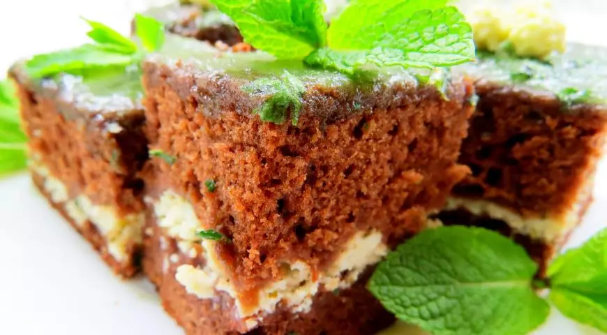 Preparing chocolate-mint browns