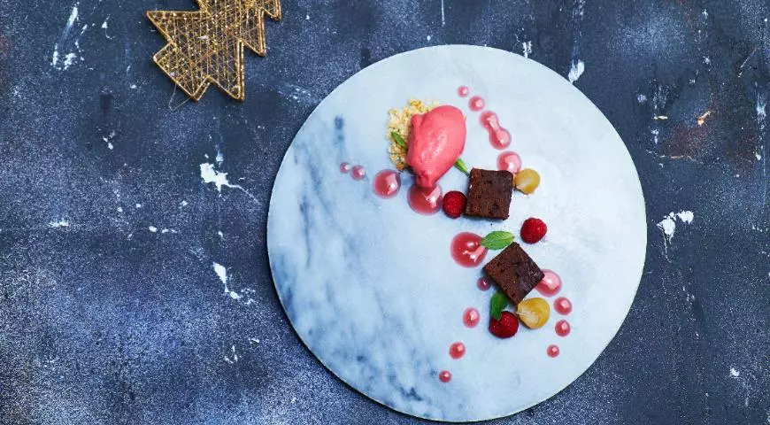 Chocolate-raspberry dessert