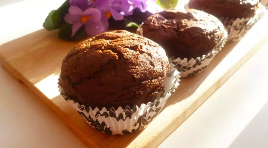 Muffin coklat dengan kacang, resipi langkah demi langkah dengan foto