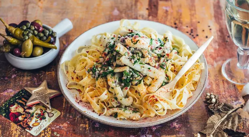 Pasta mit Tintenfisch und würzigem Dressing, Schritt-für-Schritt-Rezept mit Fotos