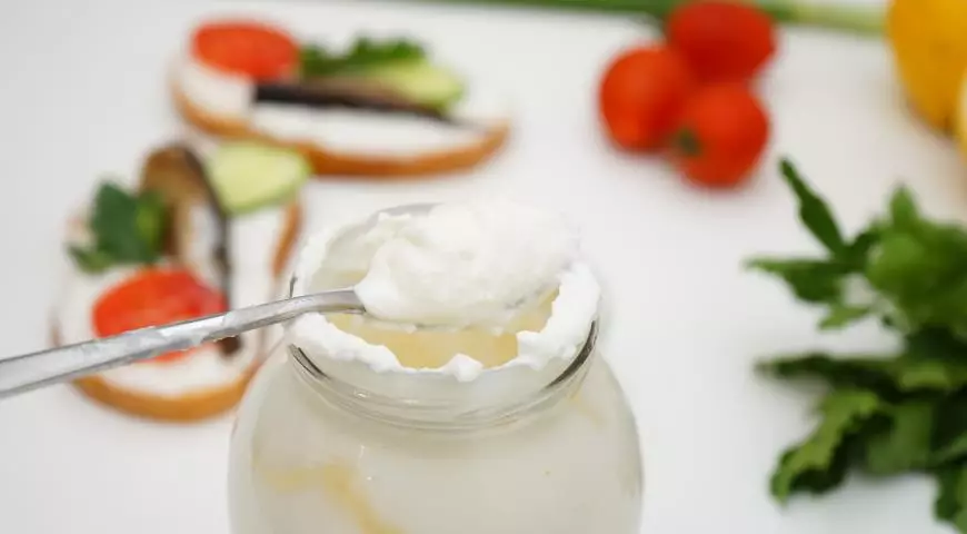 Snow-White Sauce a la maionesa esne gainean prest dago