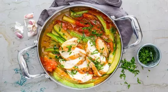 Zucchini سرخ شده با مرغ، دستور العمل گام به گام با عکس