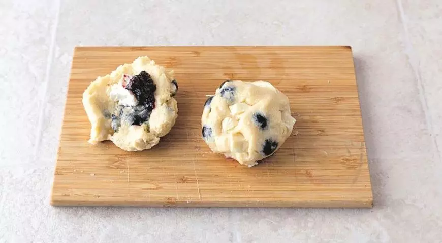 照片烹飪食譜：最佳的藍莓餅乾與白色巧克力和奶油芝士，第8步一步