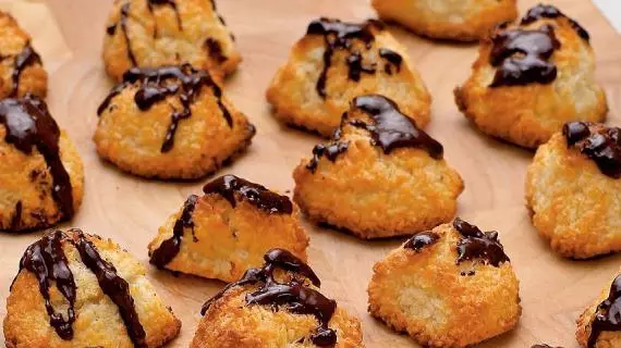 Biscuits à la noix de coco avec chocolat, recette pas à pas avec photos