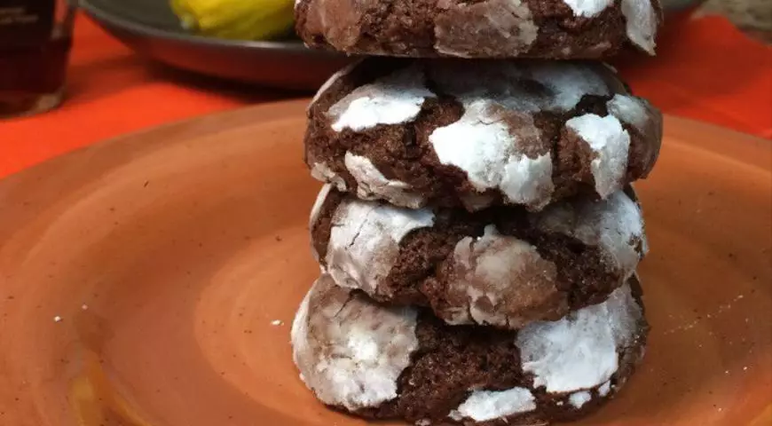 Biscuits au chocolat avec des notes de café-gingembre se combinent avec du café ou avec du thé