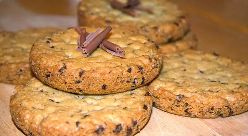 Cookies với sô cô la giọt và dừa chip