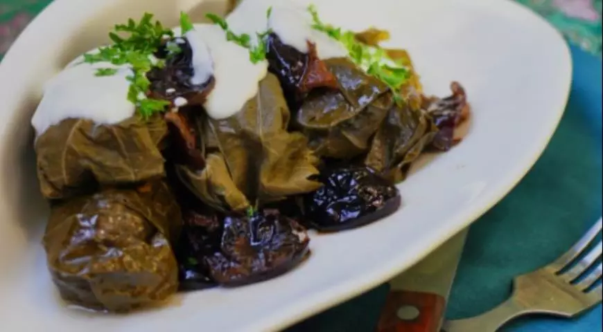 Dolma ដោយមានក្តីសង្ឃឹមនិង prunes