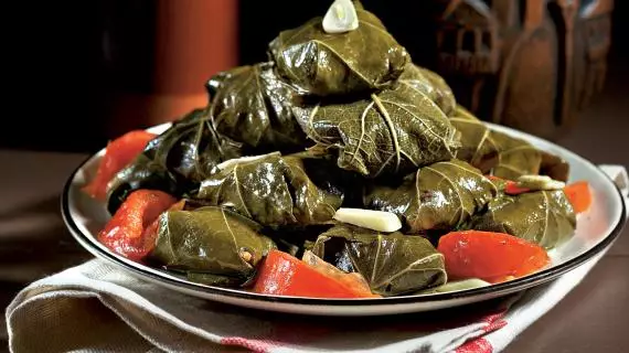 Azerbaijani dolma na grenade mkpụrụ, usoro nzọụkwụ nzọụkwụ na foto