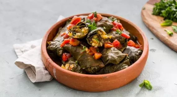 Dolma na akwụkwọ nri na mkpụrụ, nzọụkwụ nzọụkwụ na foto