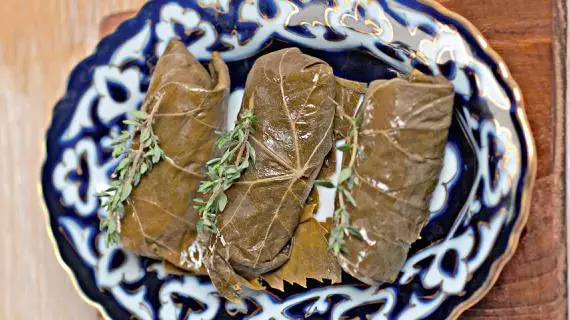 Onye anaghị eri anụ dolma, usoro nzọụkwụ nzọụkwụ na foto