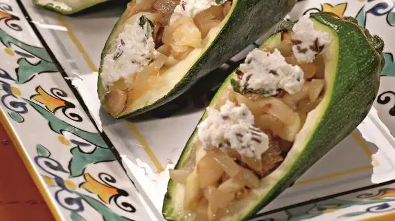 Courgette med hytteost, trinnvis oppskrift med bilder