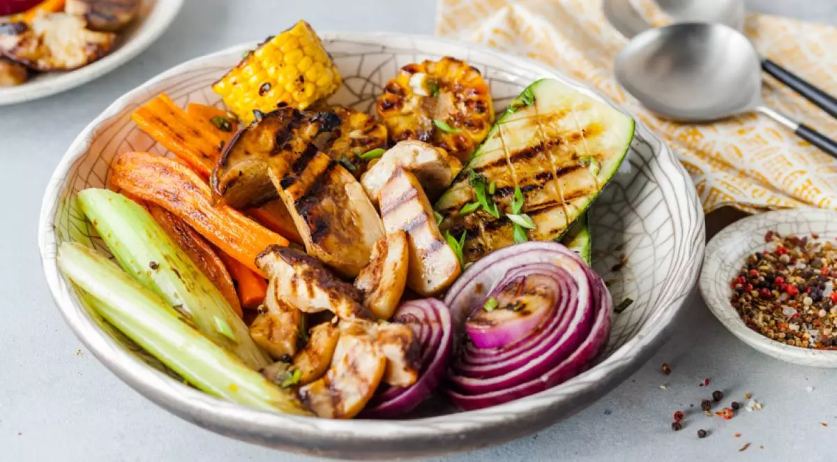 Champignons blancs et légumes grillés, recette pas à pas avec des photos