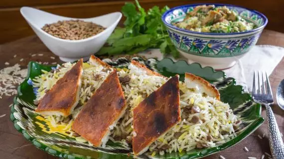 Pilaf avec poulet au poulet rôti et lentilles Chichartma, recette pas à pas avec photos