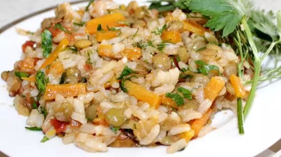 Pilfand Pilaf бо lentils, дорухат қадам бо аксҳо