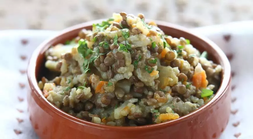 Pilaf with lentils and vegetables