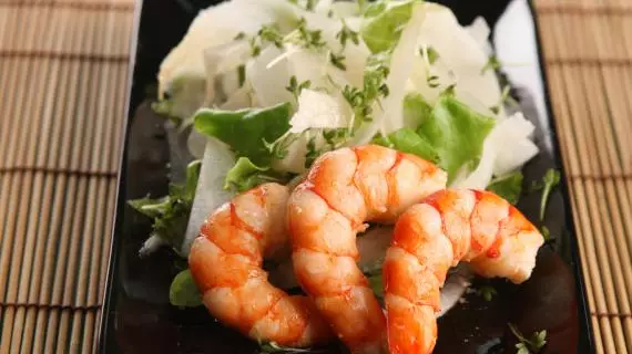 Salad bi Dykon û Shrimps, Recipe Step-Bi-Step With Photos