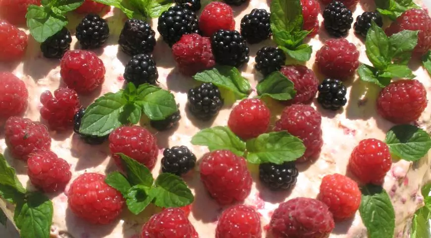 នំវៃសូកូឡាសូកូឡាជាមួយ raspberry និង blackberry