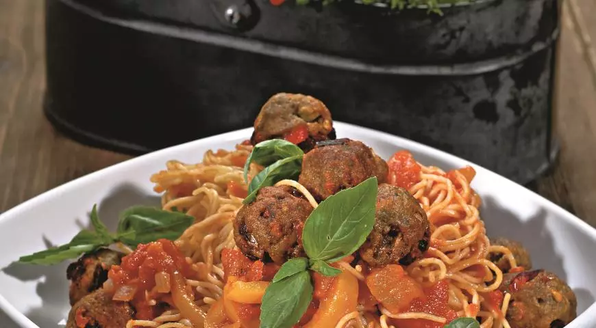 Capellini tare da meatballs, girke-girke-mataki girke tare da hotuna