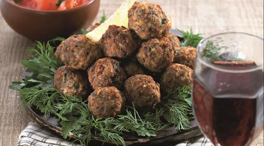 CEFTES、Cypriot Meatballs、写真とステップバイステップのレシピ