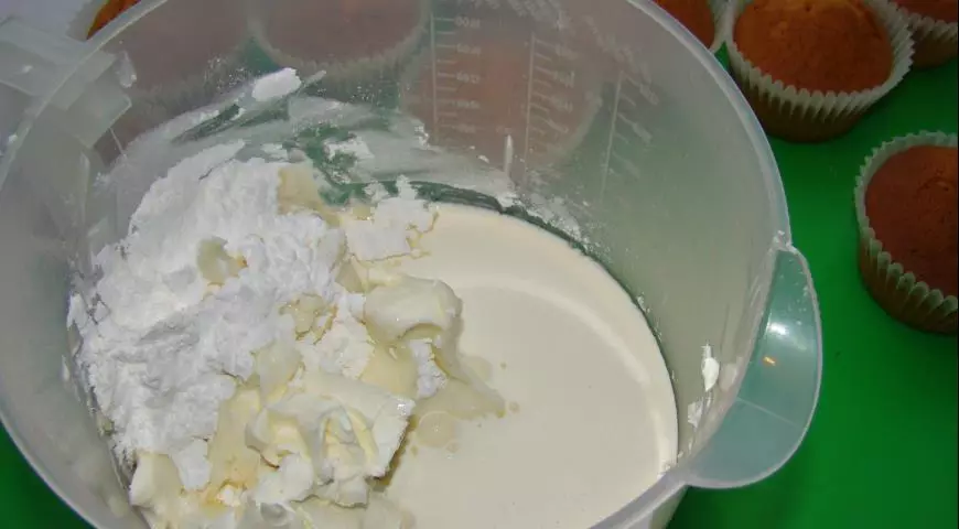 Make cream cream and sugar cream