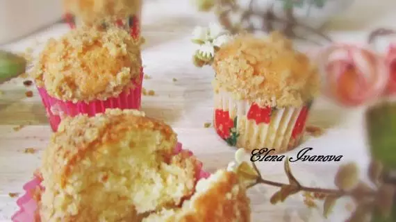 Cottage Cheese Cupcakes με ένα διαστρωματικό κέδρου, συνταγή βήμα προς βήμα με μια φωτογραφία