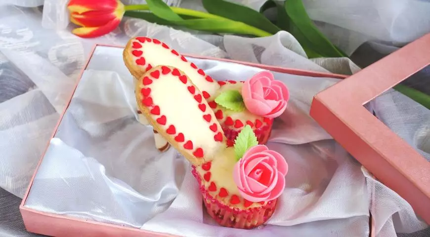 Akpụkpọ ụkwụ sitere na "Valentino" maka ụbọchị Valentine'spo, usoro nzọụkwụ na foto