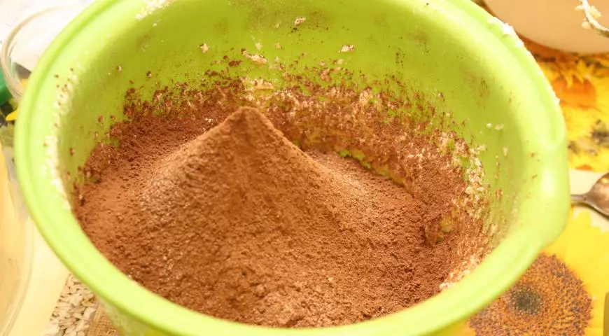 Sift Flobil ແລະ cocoa ສໍາລັບຫມວກທີ່ມີຫົວໃຈ