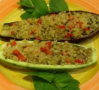 Bagplant এবং Zucchini bulgur সঙ্গে স্টাফ