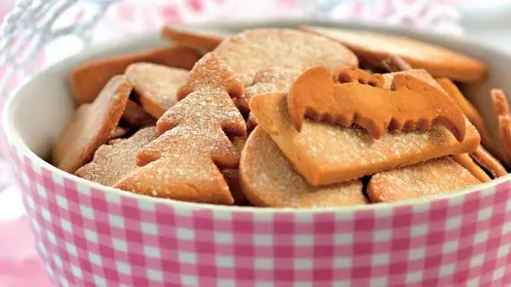 Bagong gingerbread cookies, step-by-step recipe na may larawan