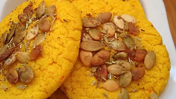 Cookie wajah dengan saffron, resep langkah demi langkah dengan foto