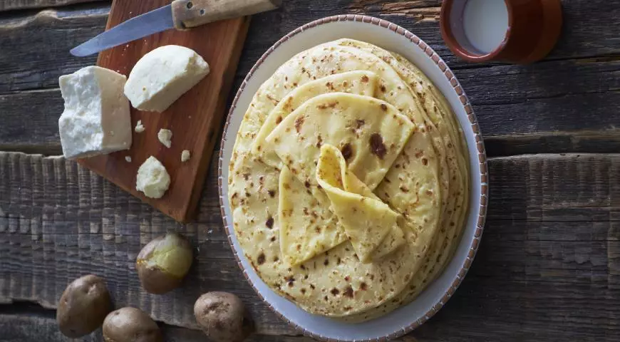 Hycina Elbrus (i hollë, balanitar, me patate dhe mbushje me djathë)