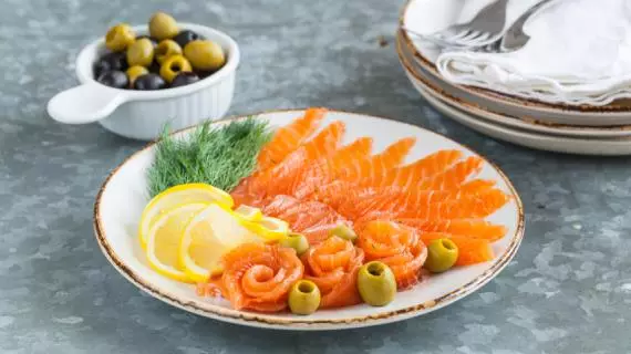 Gravlax eða lág-máttur lax, skref fyrir skref uppskrift með myndum