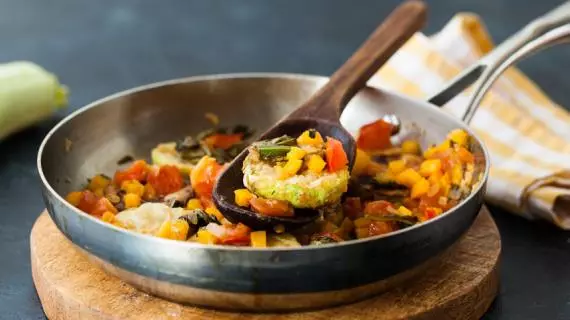 Zucchini kreeka keeles, samm-sammult retsept fotodega