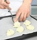 Estoque foto cozinhar receita: pastelaria de queijo com cebola verde, passo número 5