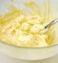 Mix the creamy oil and sugar powder